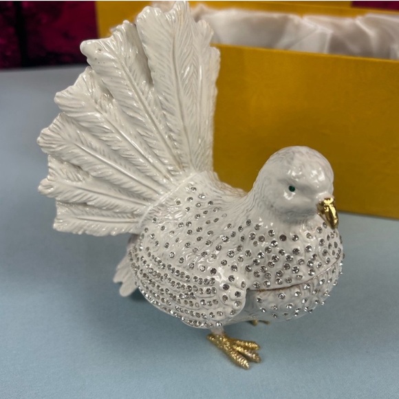 Accessories | White And Gold Jeweled Bird Figurine Trinket Container ...